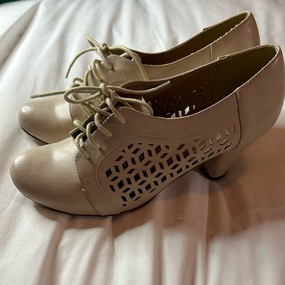 chelsea crew | Shoes | Chelsea Crew Beige Cut Out Little Booties New No ...
